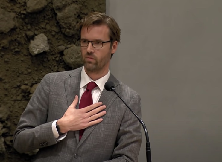 “Uw tijd komt nog wel, want er komen tribunalen.”